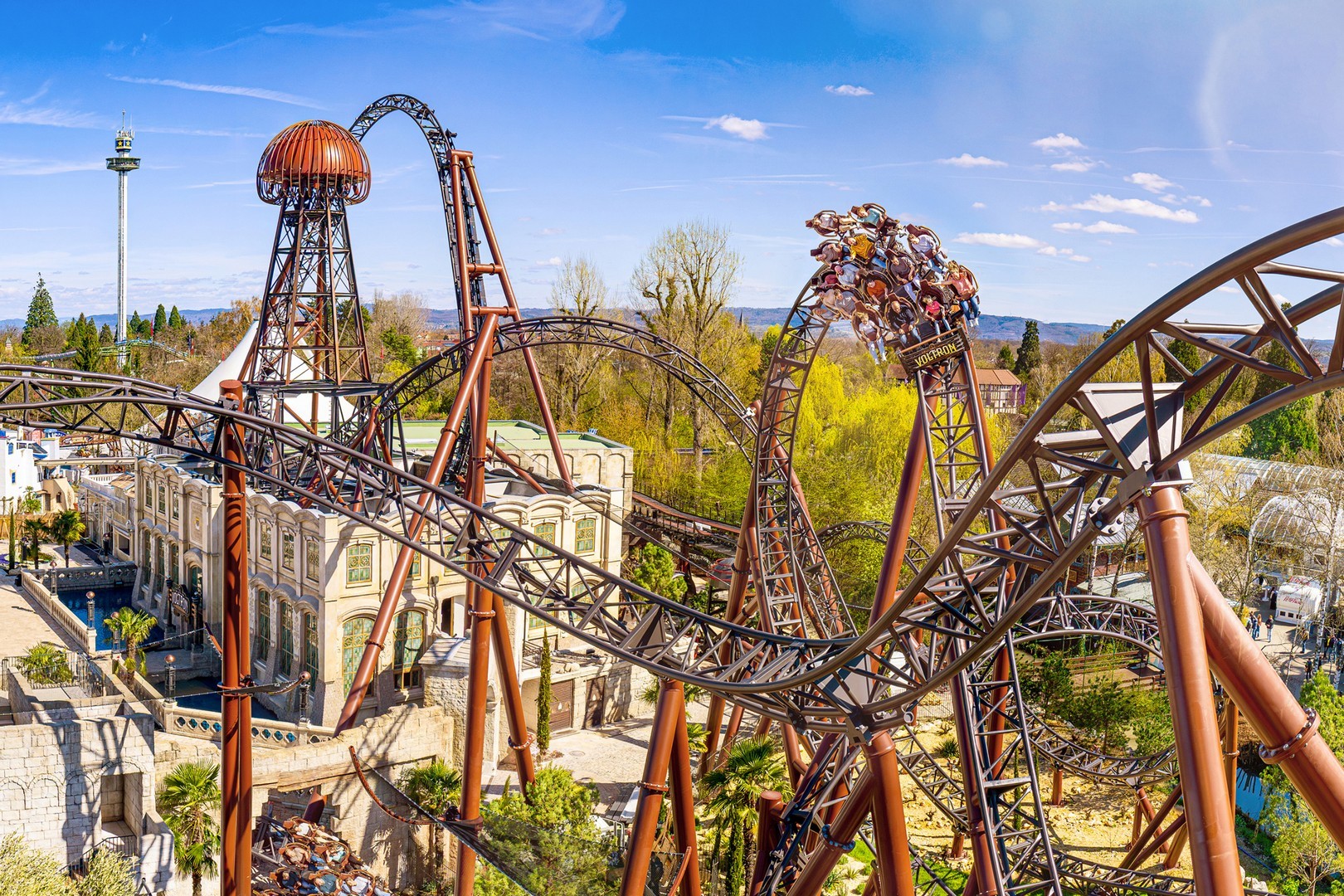 유로파 파크(Europa-Park)는 오늘부터 일년 내내 새로운 놀이기구, 쇼 및 이벤트로 50주년 기념 시즌을 시작합니다 ...